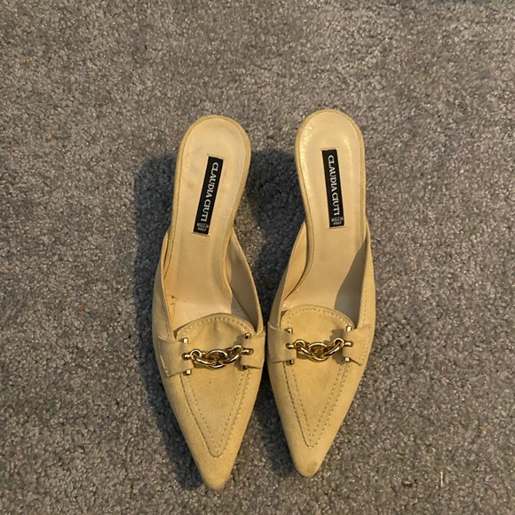 Claudia Ciuti | Shoes | Claudia Ciuti Suede Pointy Toe Beige Kitten ...
